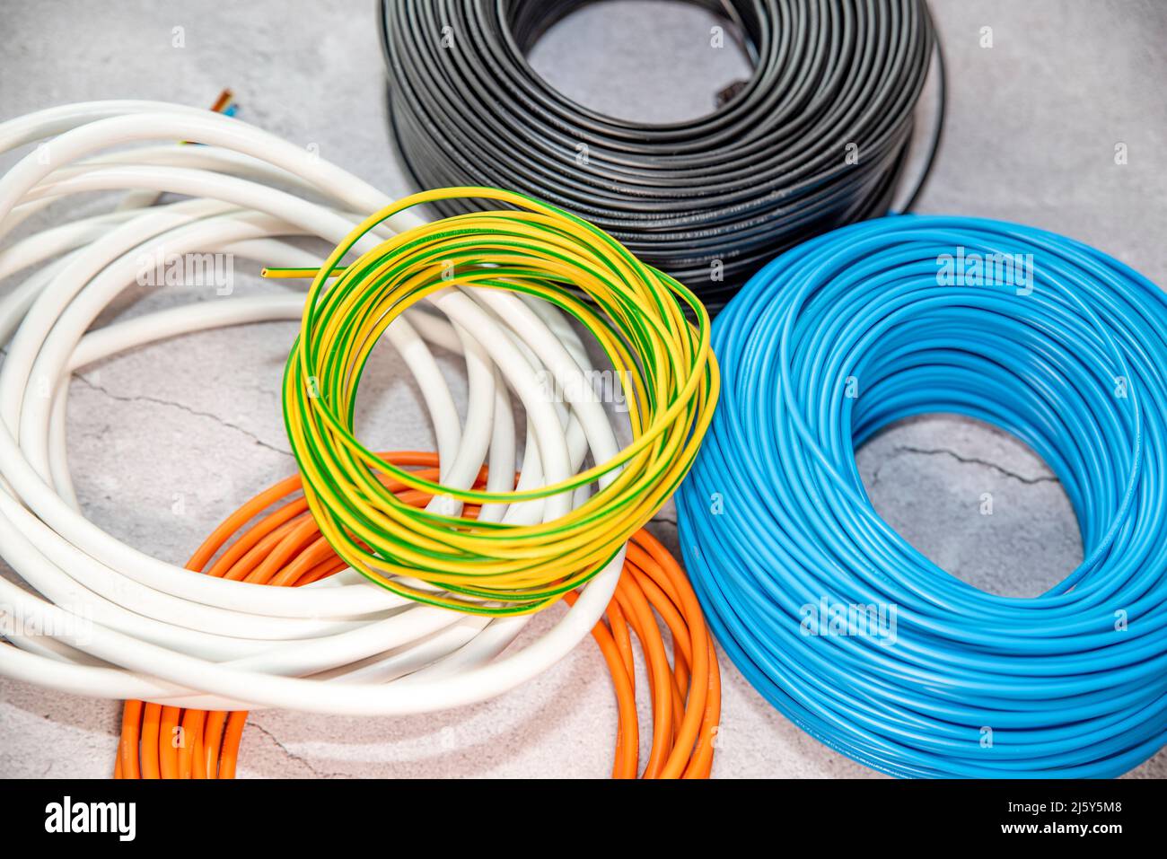 Coloured wire twist hi-res stock photography and images - Alamy