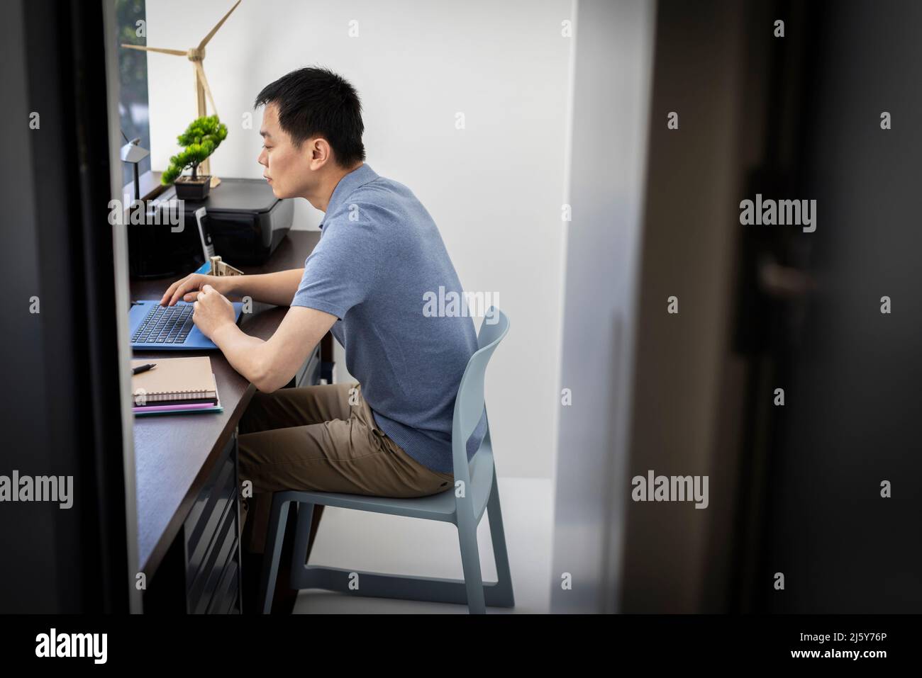 Engineer working laptop hi-res stock photography and images - Alamy