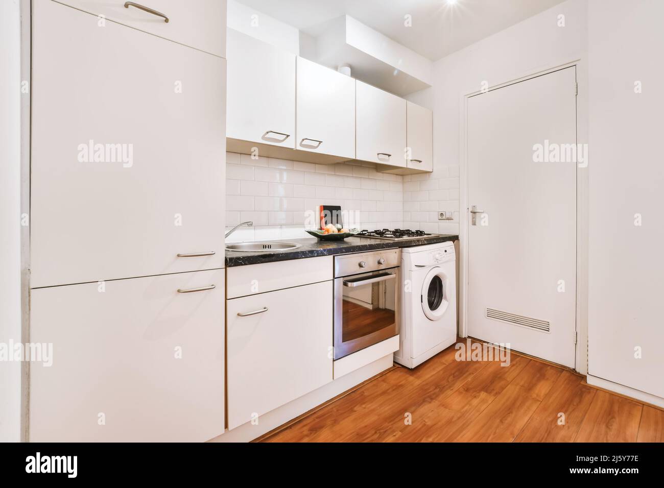 Kitchen cooker washing machine hi-res stock photography and images - Alamy