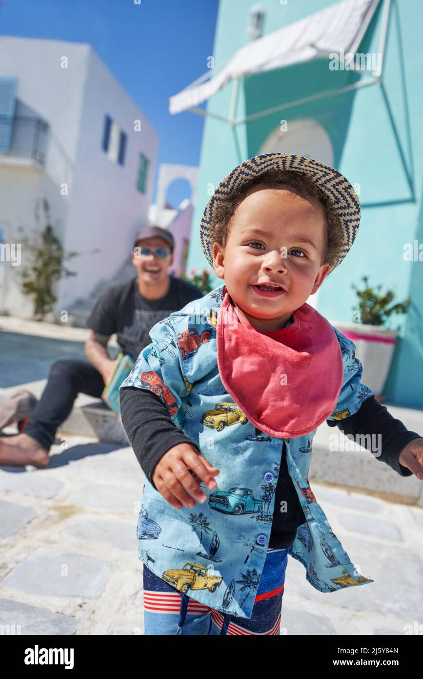 Sunny street hi-res stock photography and images - Alamy