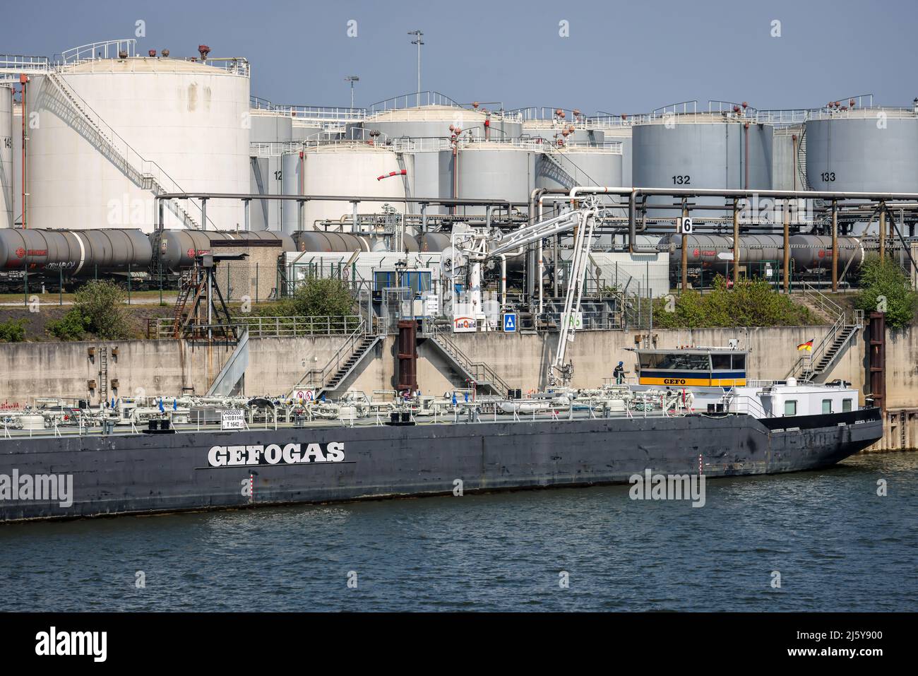 Tanquid tank farm for mineral oil products hi-res stock photography and ...