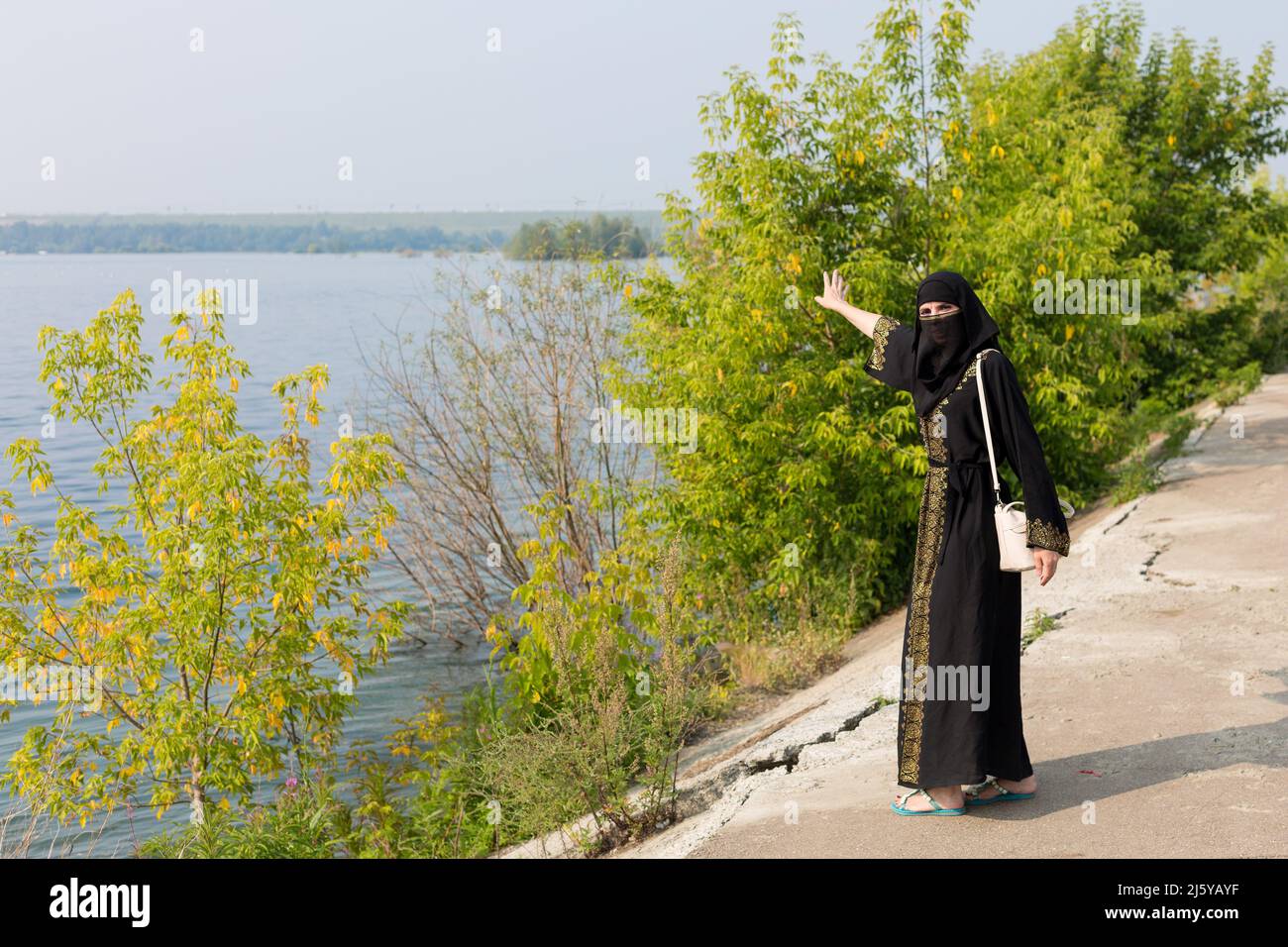Muslim tourist woman hijab national hi-res stock photography and images ...