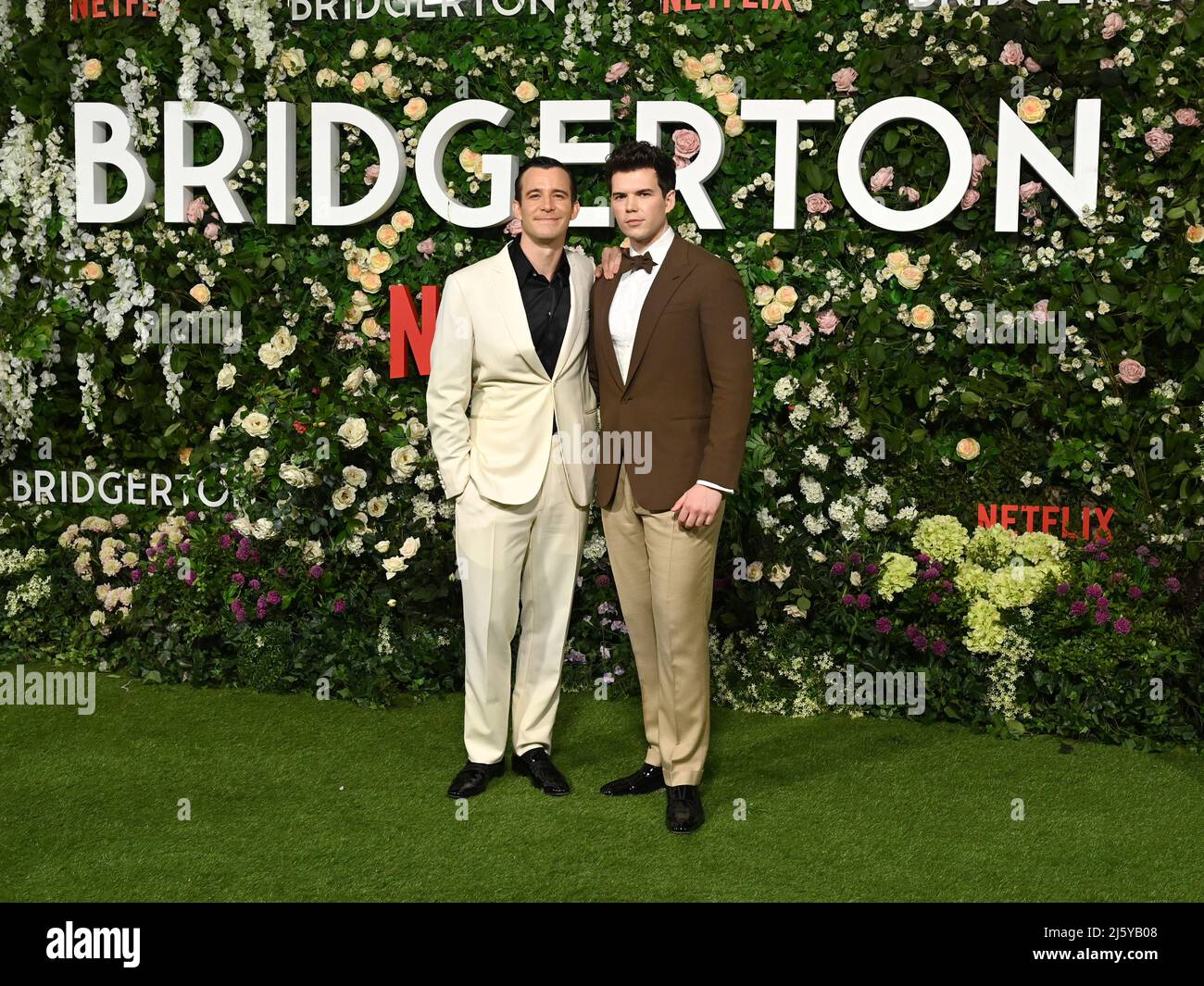 Luke thompson bridgerton hi-res stock photography and images - Alamy