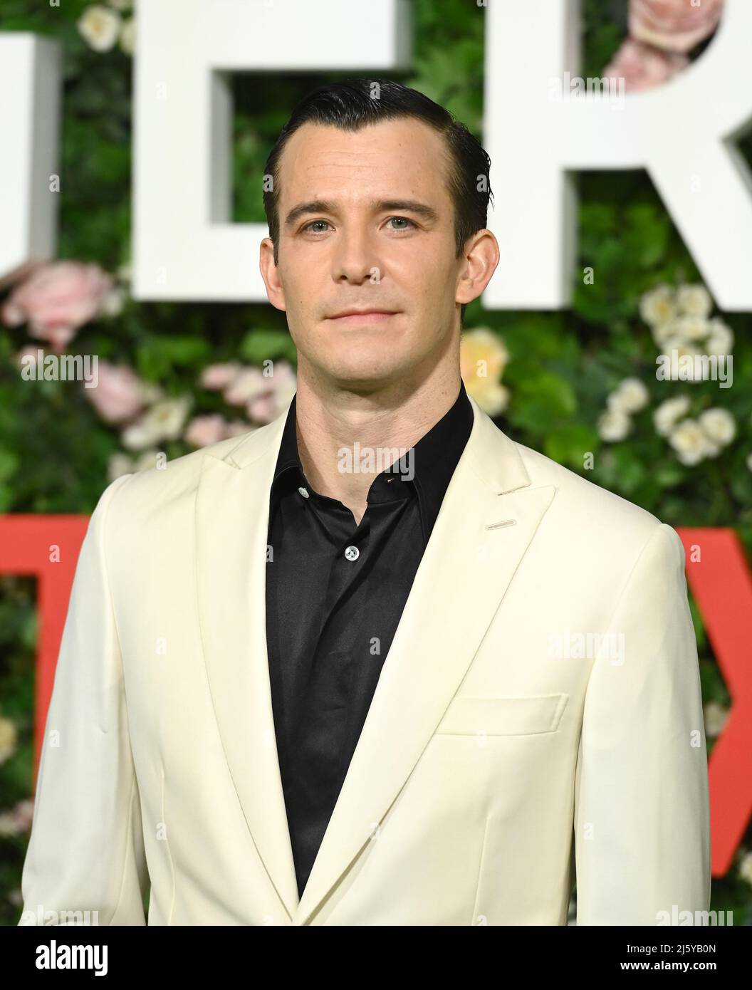 Luke thompson bridgerton hi-res stock photography and images - Alamy