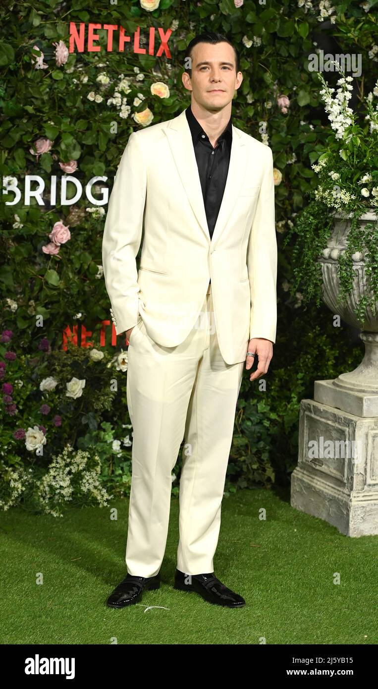 Luke thompson bridgerton hi-res stock photography and images - Alamy