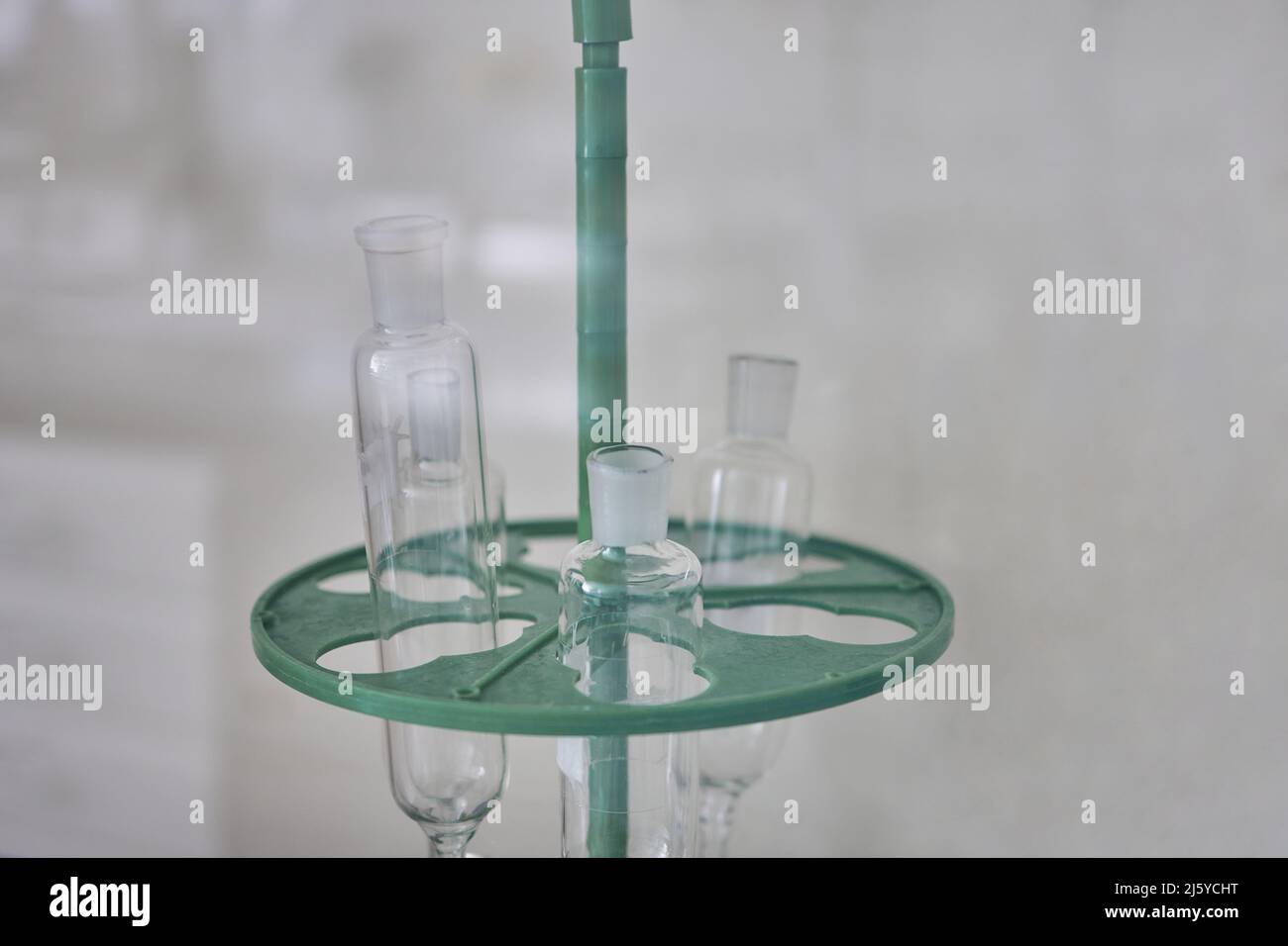 Empty podium glass with glass geometric platform. science laboratory ...