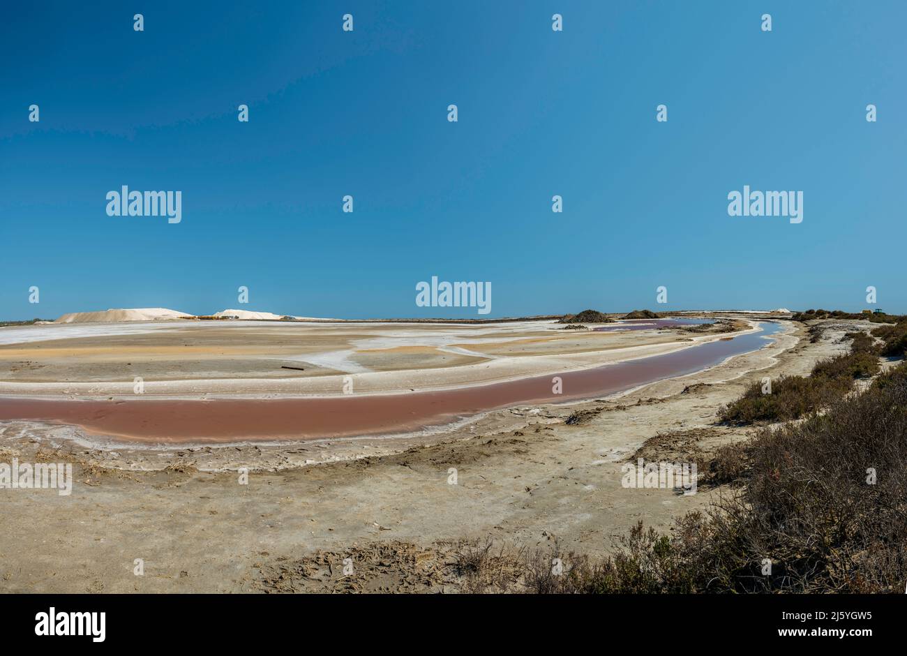 Salines camargue hi-res stock photography and images - Alamy