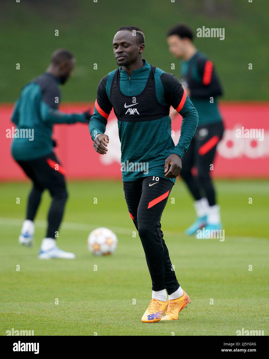 Sadio mane 2022 training hi-res stock photography and images - Alamy