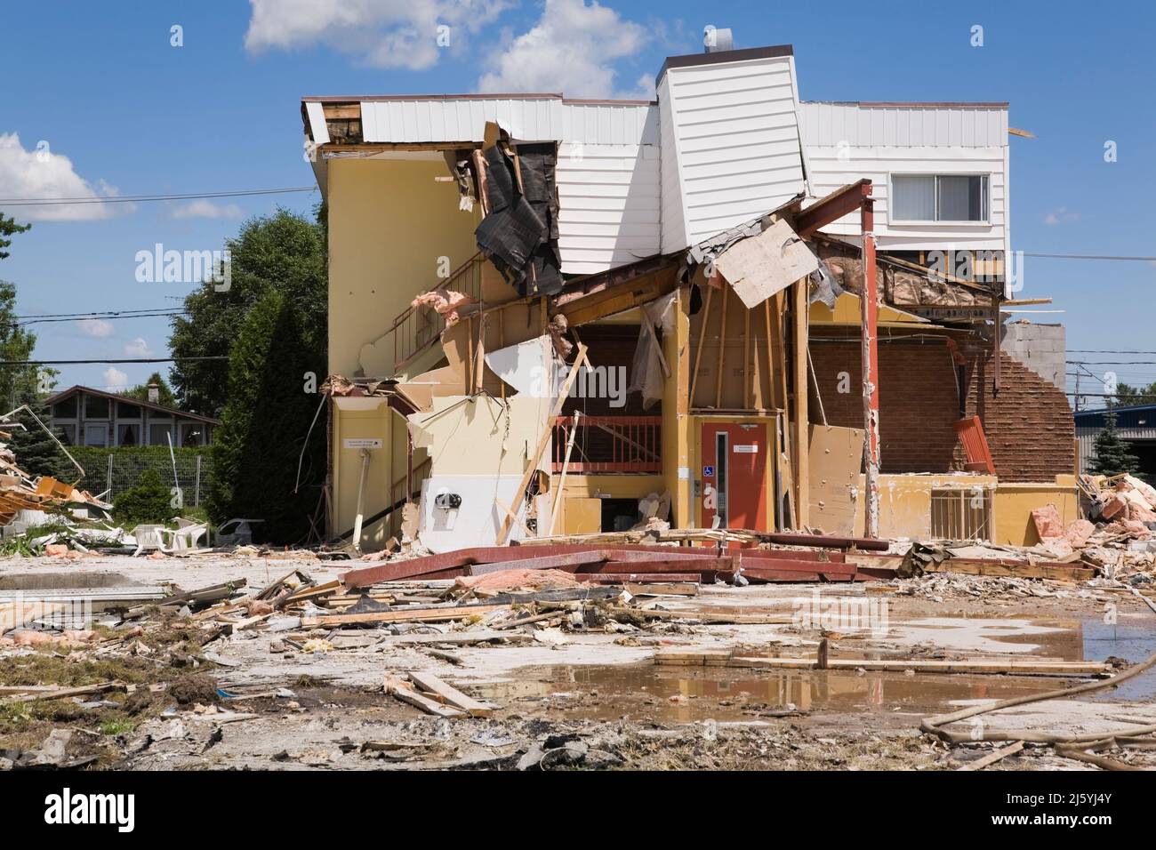 Building knocked down hi-res stock photography and images - Alamy