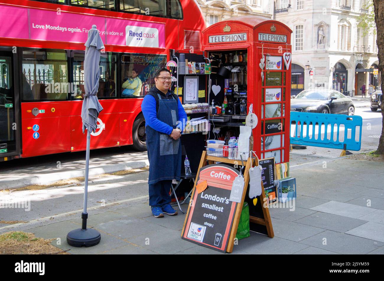 Smallest coffee shop in london hi-res stock photography and images - Alamy