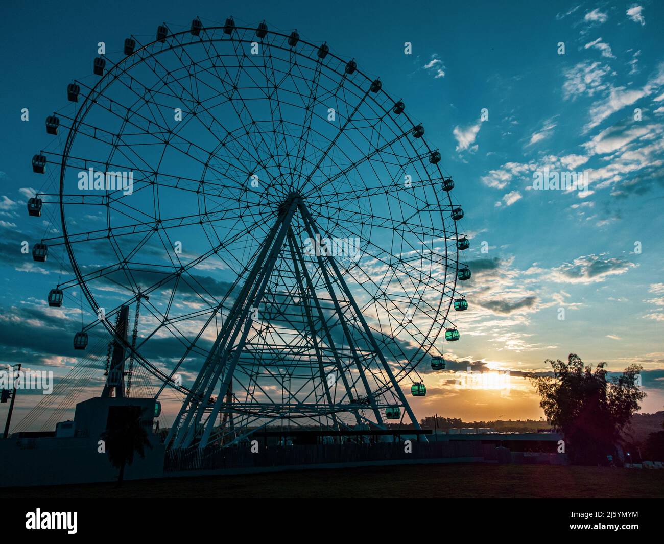 Illuminated big ferris wheel hi-res stock photography and images - Alamy