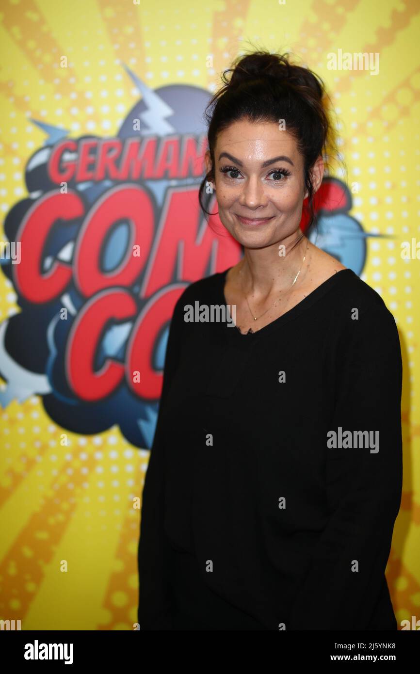 Natascha geisler synchronsprecherin stimme von marion cotillard hi-res ...