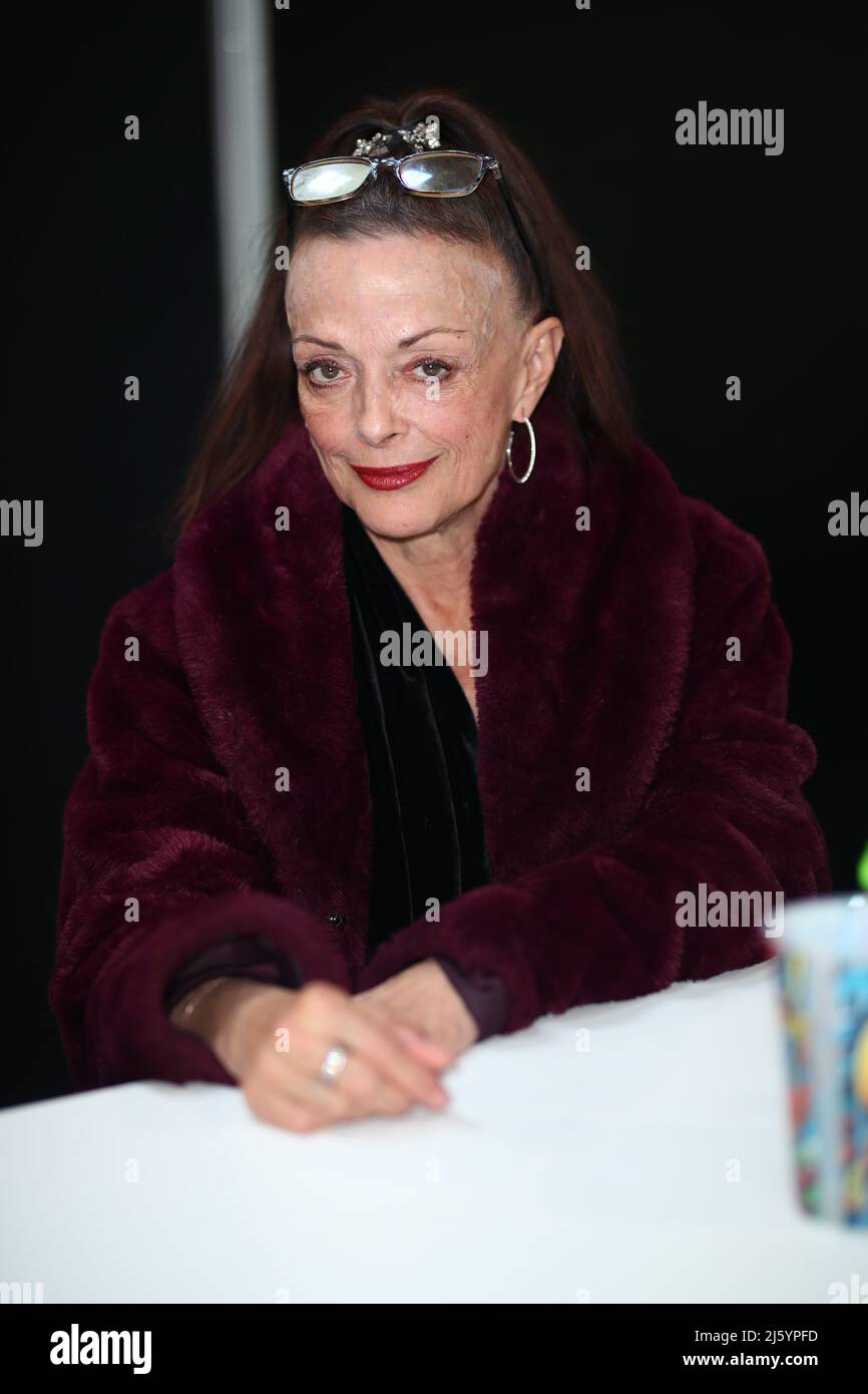 Lisa loring the addams family hi-res stock photography and images - Alamy