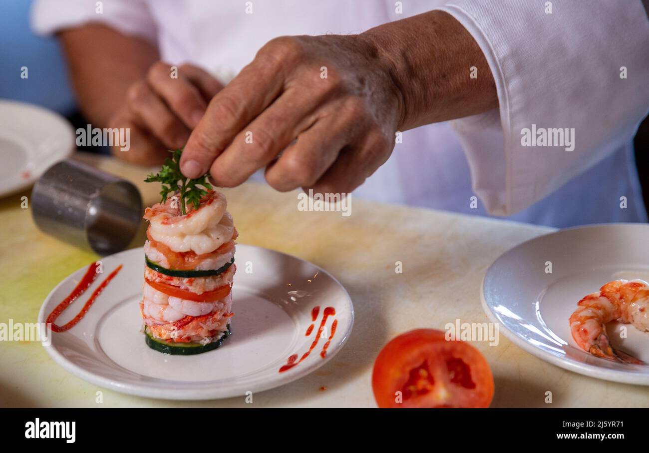 Food tower chef hi-res stock photography and images - Alamy