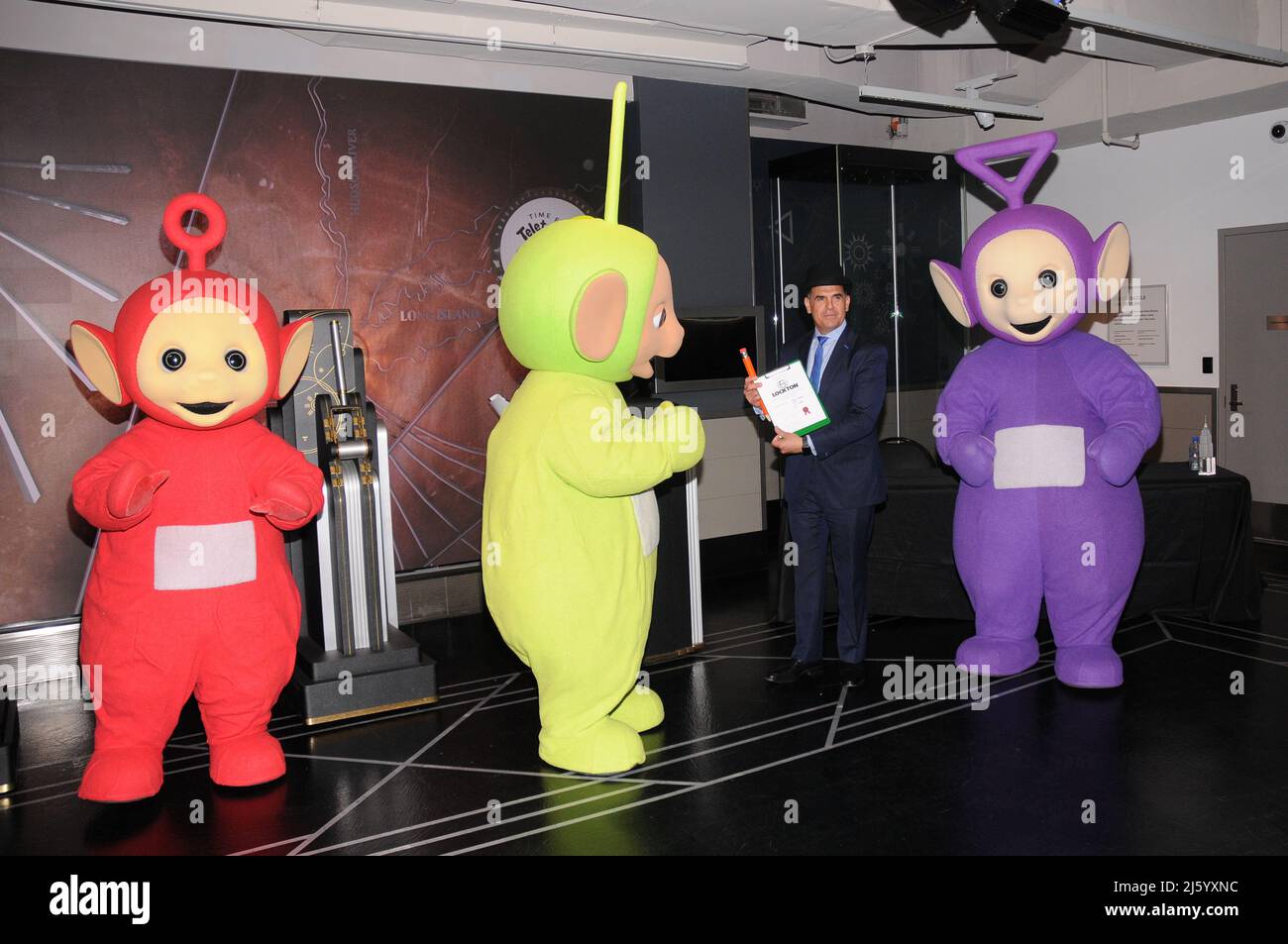 The Teletubbies visit the Empire State Building to celebrate their 25th ...