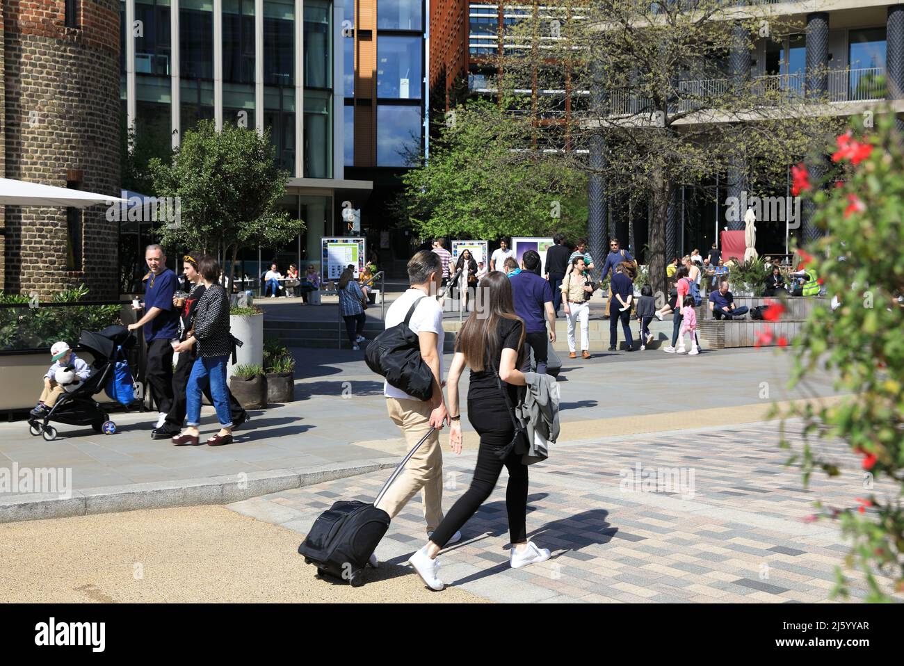 Restaurants and offices around Battle Bridge Place behind Kings Cross ...