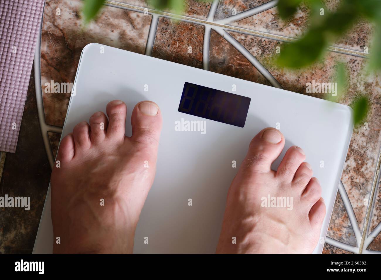 Male feet on scales hi-res stock photography and images - Alamy