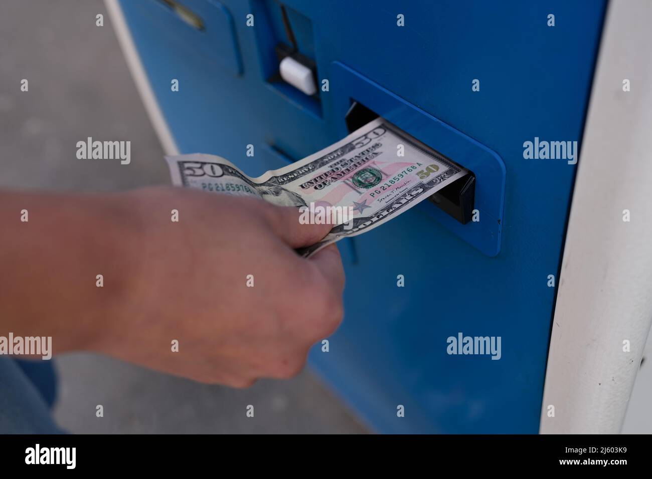 Insert bill hi-res stock photography and images - Alamy