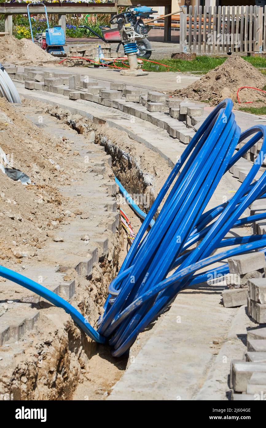 Fiber optic cable construction work hi-res stock photography and images ...