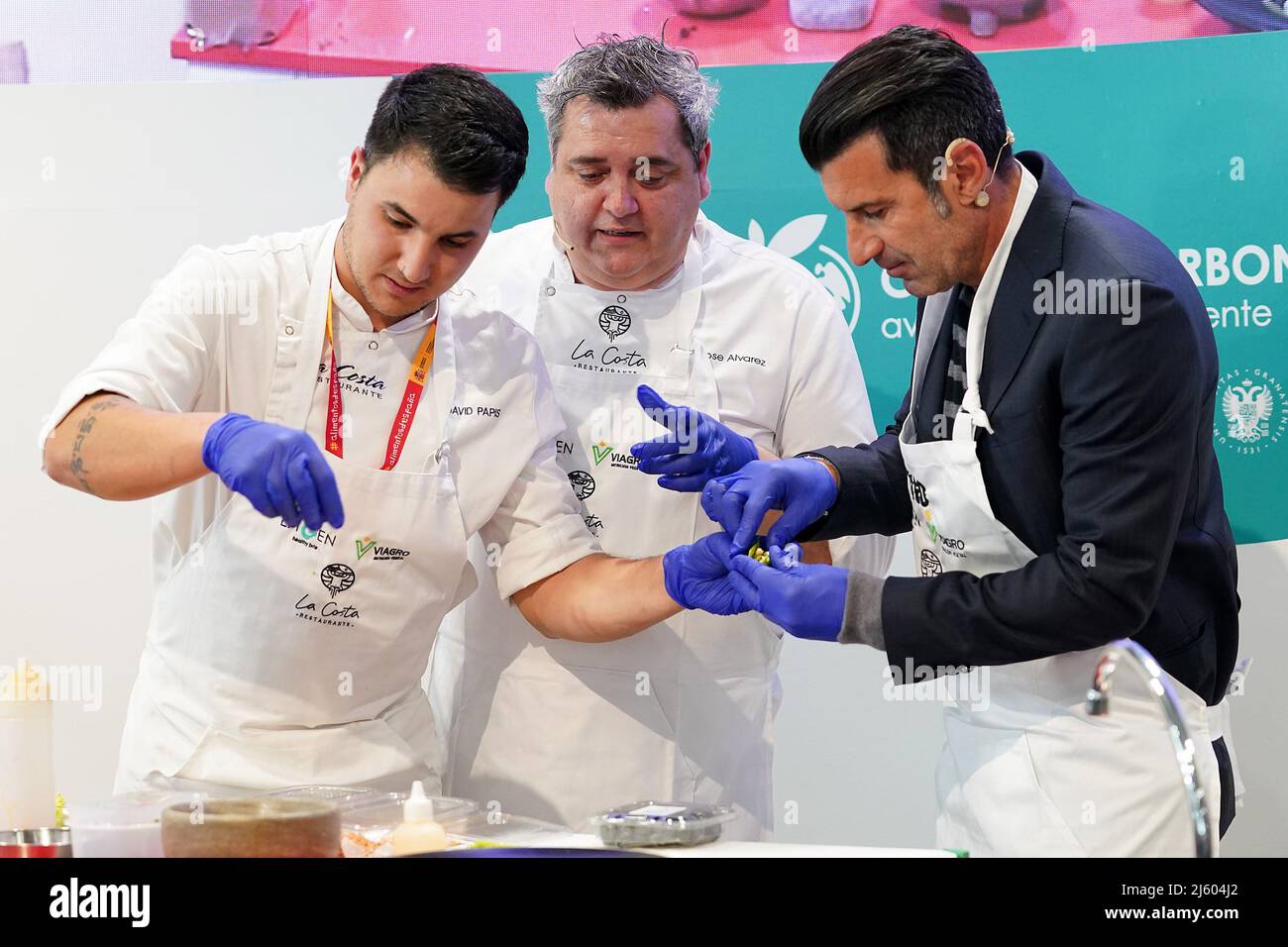 Spanish Chefs Jose Alvarez (c) and David Papis (l) and football legend ...