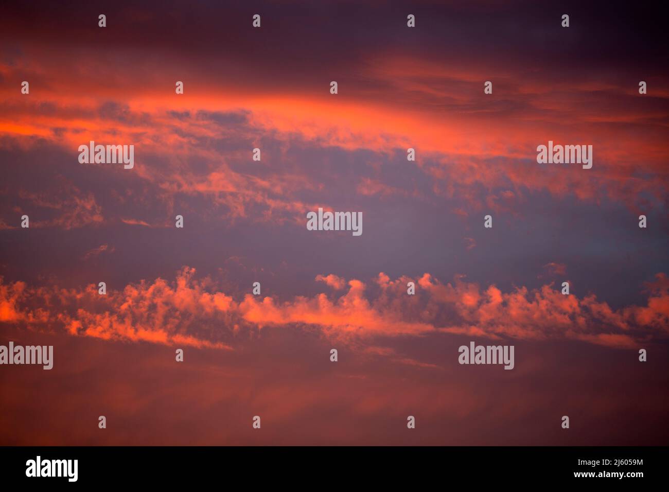 Beautiful sunset with a dramatic cloudscape Stock Photo - Alamy