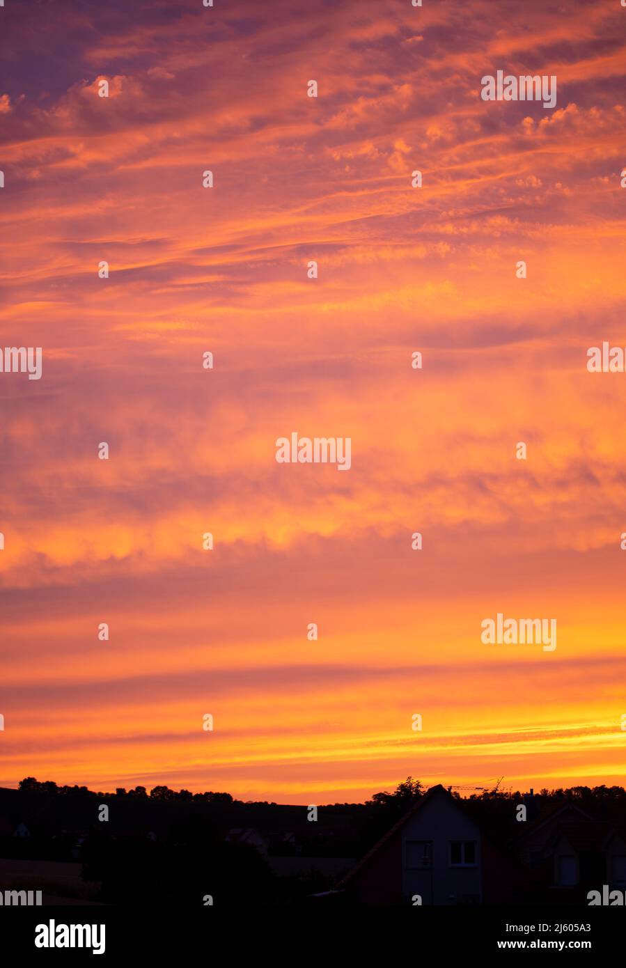 Beautiful cloudscape dramatic sunset hi-res stock photography and ...