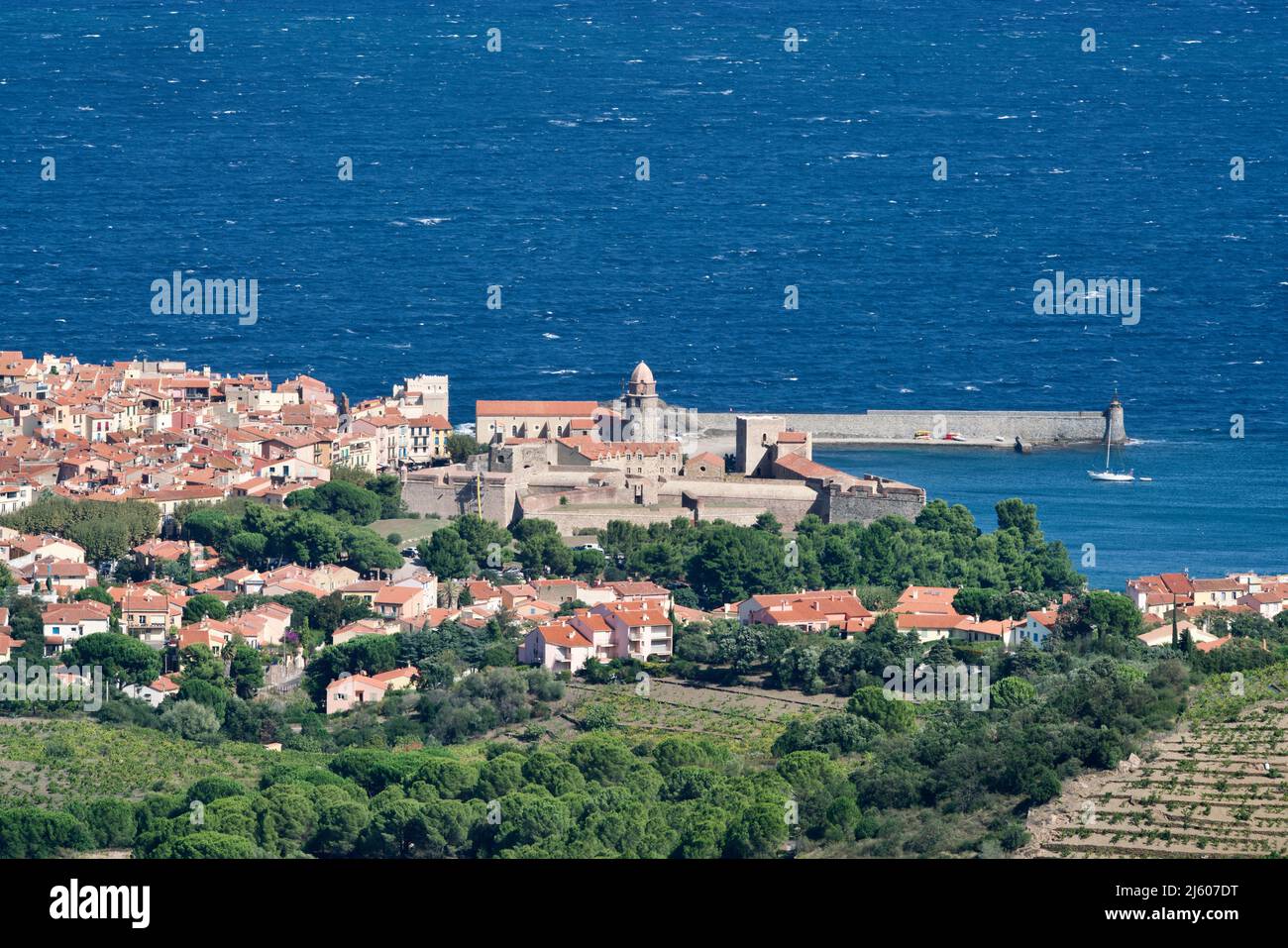 Kite surfing sea view hi-res stock photography and images - Alamy