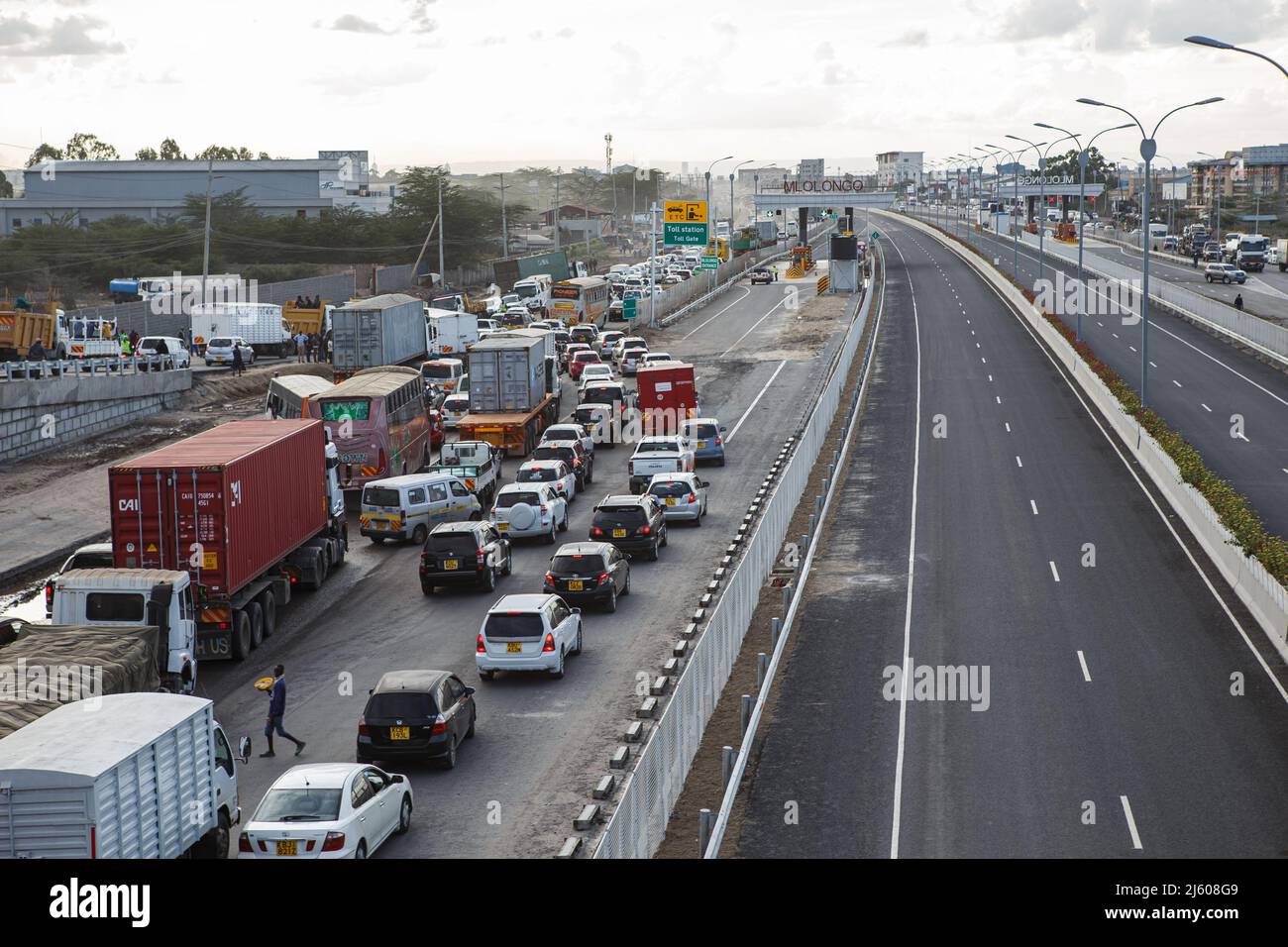 Nairobi, Kenya. 26th Apr, 2022. Motorist congest and experience heavy ...