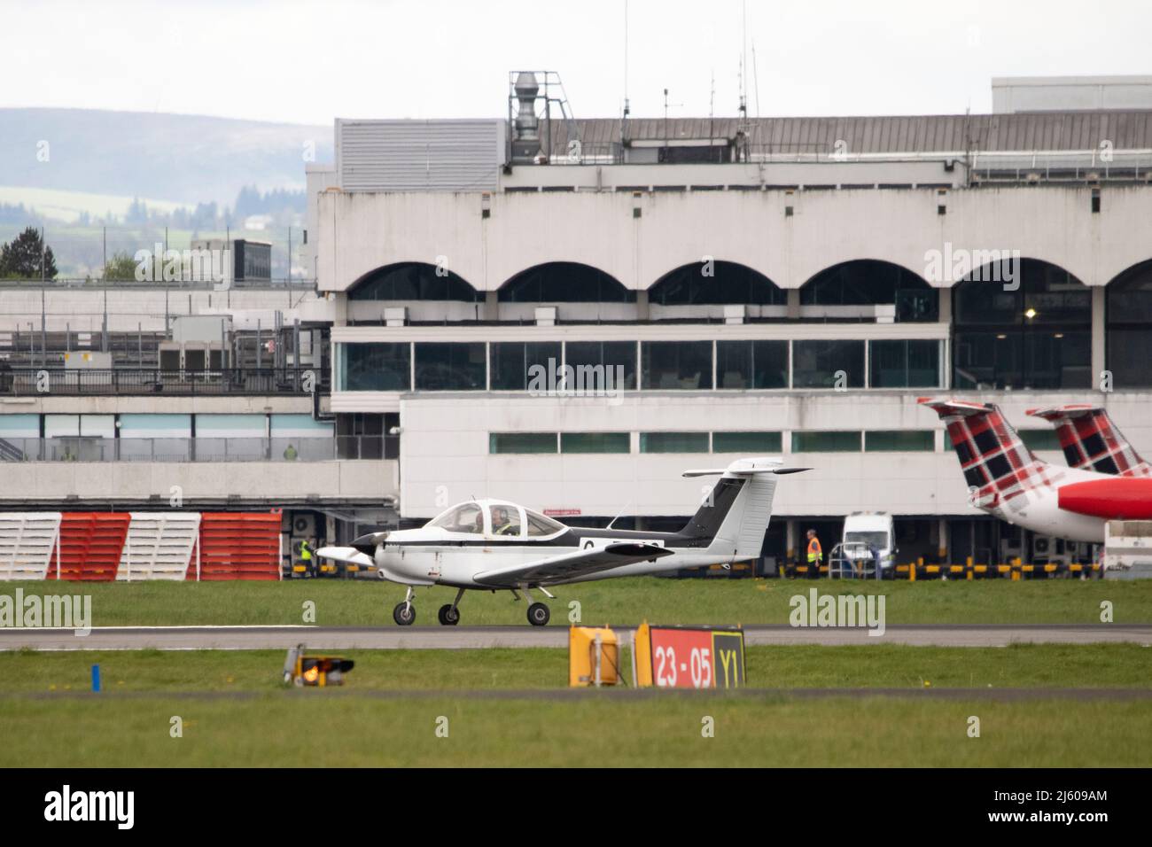 Douglas ross pilots plane glasgow terminal backdrop hi-res stock ...