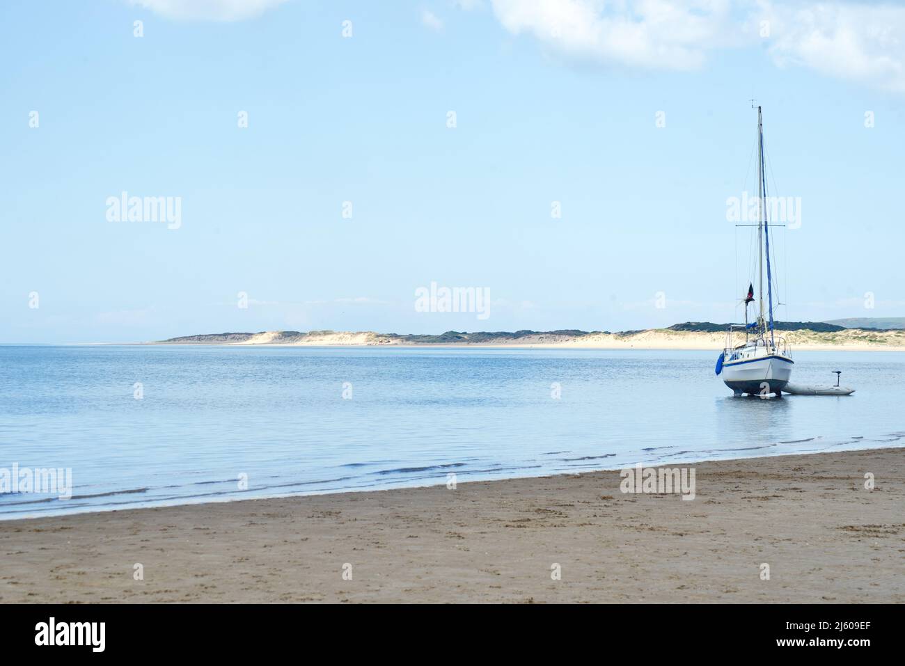 Yacht sailboat in Appledore coastline mooring Stock Photo - Alamy
