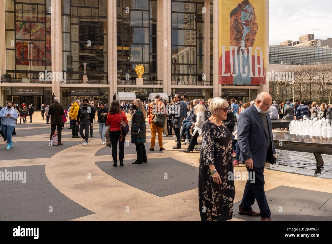 Metropolitan opera house audience hi-res stock photography and images ...