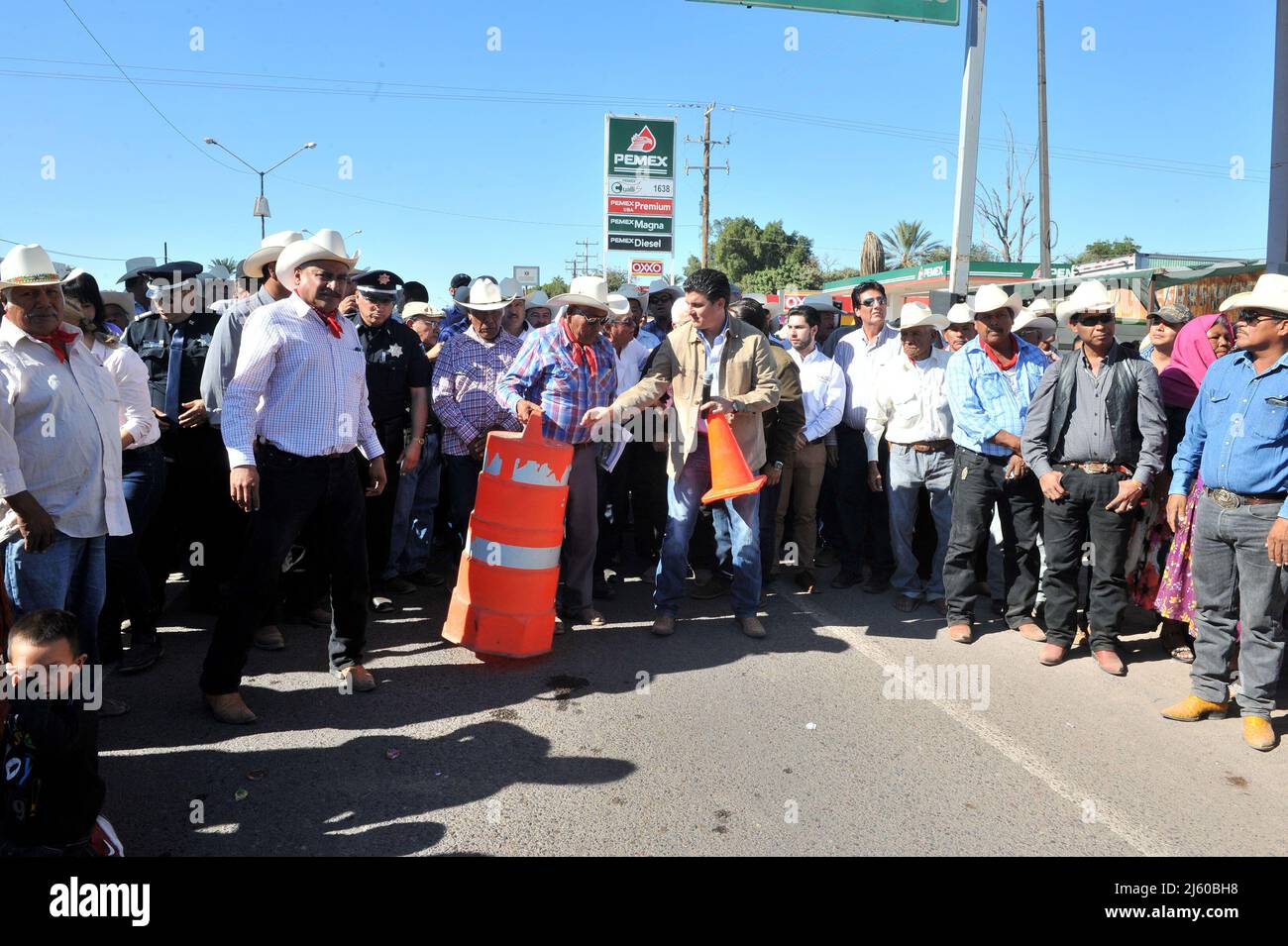 Signing of the government of Sonora with the Yaqui tribe to lift the ...