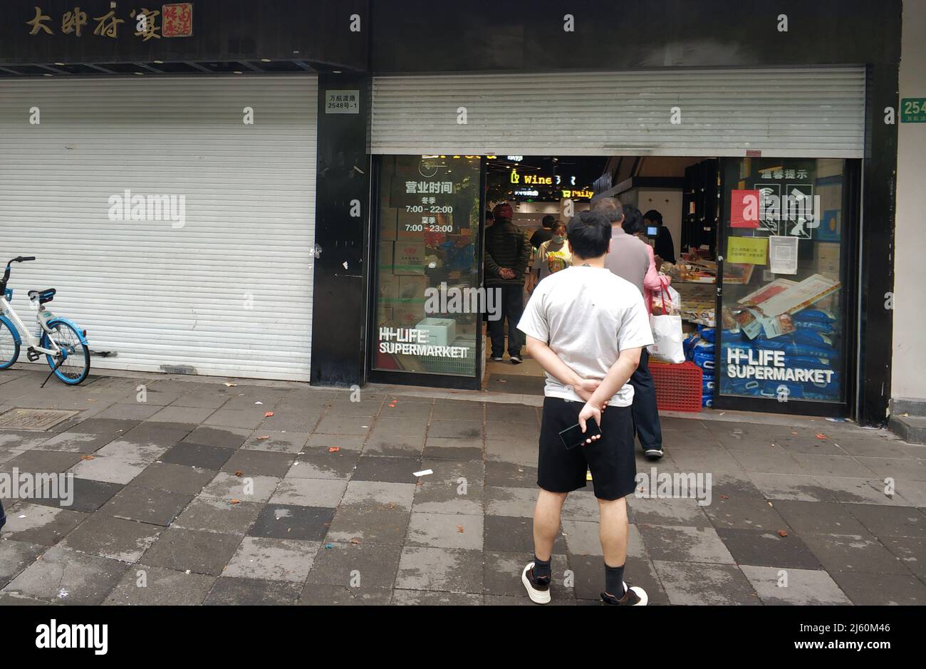SHANGHAI, CHINA - APRIL 26, 2022 - Citizens line up to buy daily ...