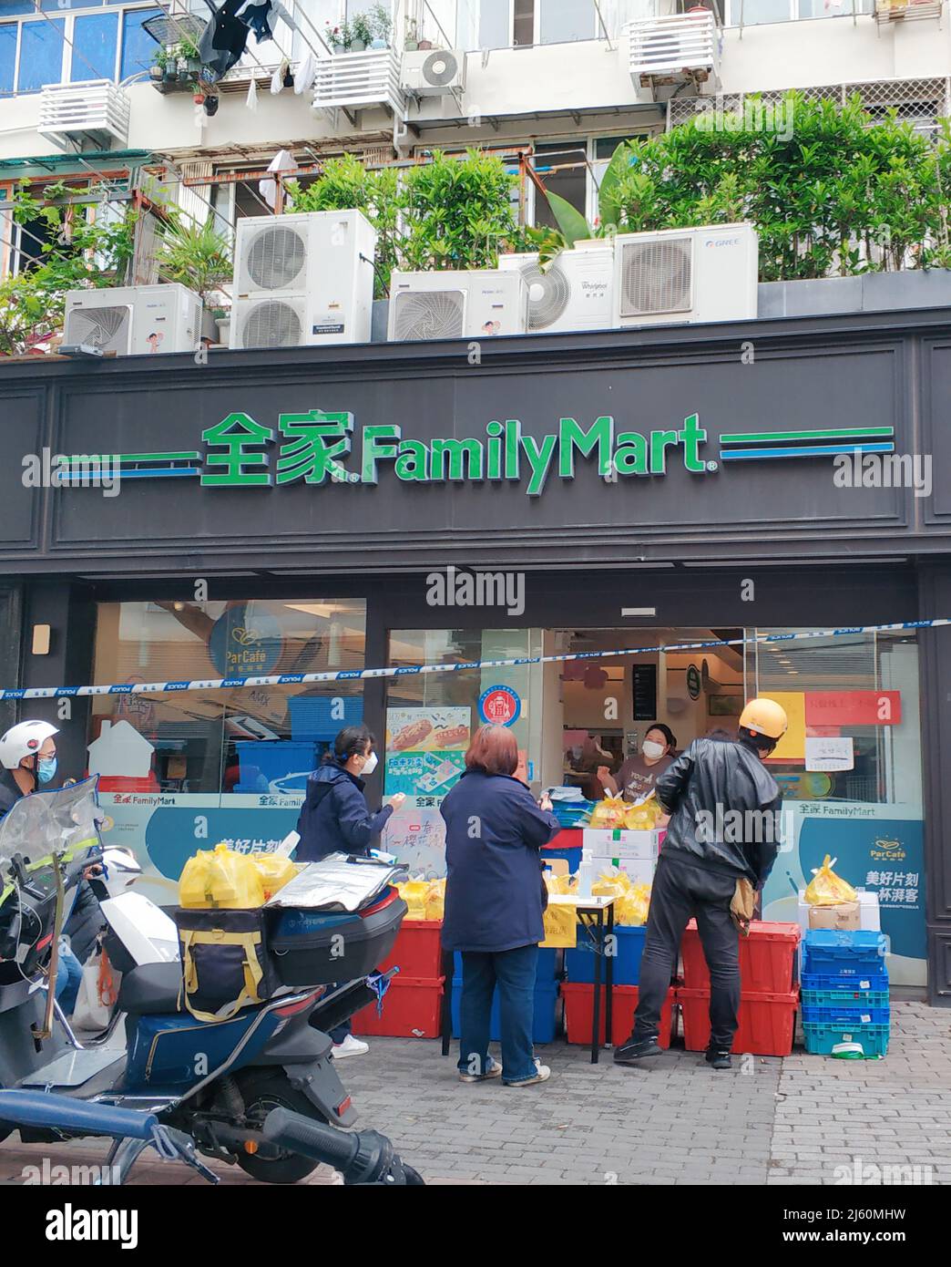 SHANGHAI, CHINA - APRIL 26, 2022 - Citizens line up to buy daily ...