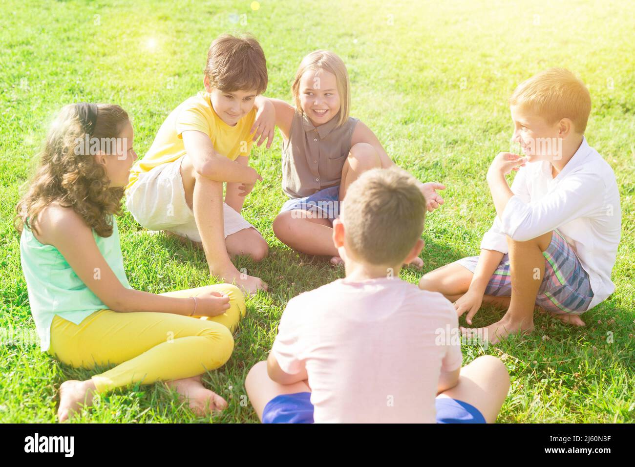 Kids chatting with friends hi-res stock photography and images - Alamy