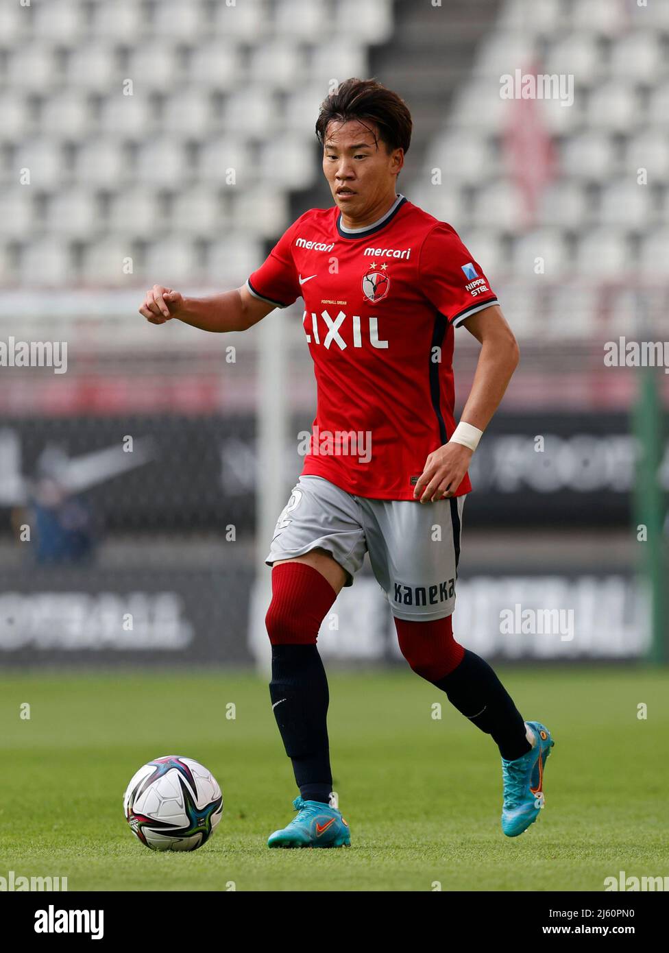 Kashima Stadium, Ibaraki, Japan. 23rd Apr, 2022. Rikuto Hirose (Antlers ...