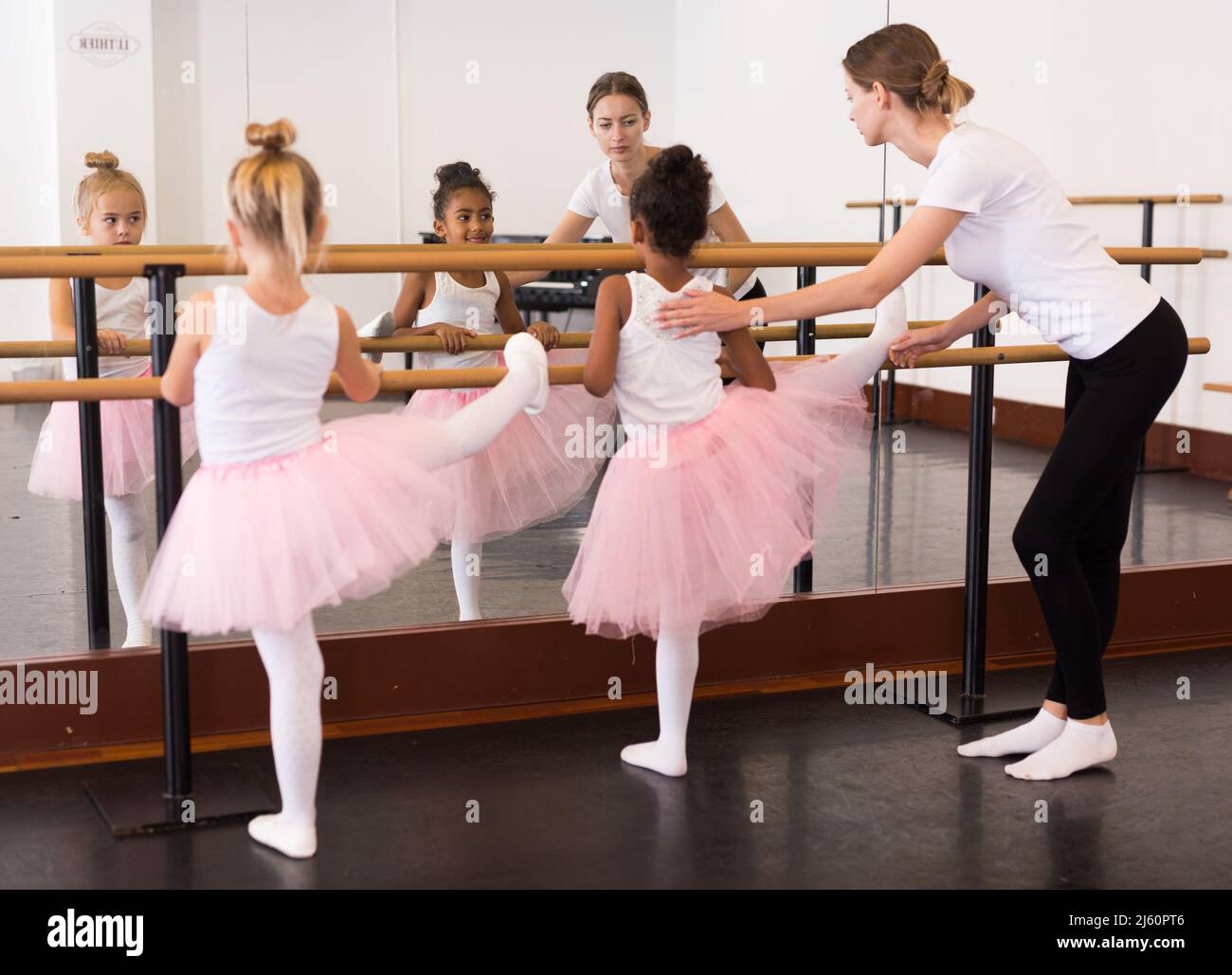 Girl kids practicing ballet hi-res stock photography and images - Alamy