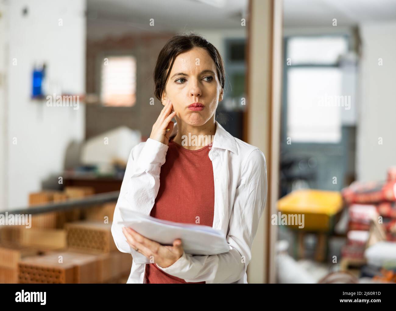 Architect woman checks according to the plan completed repair work ...