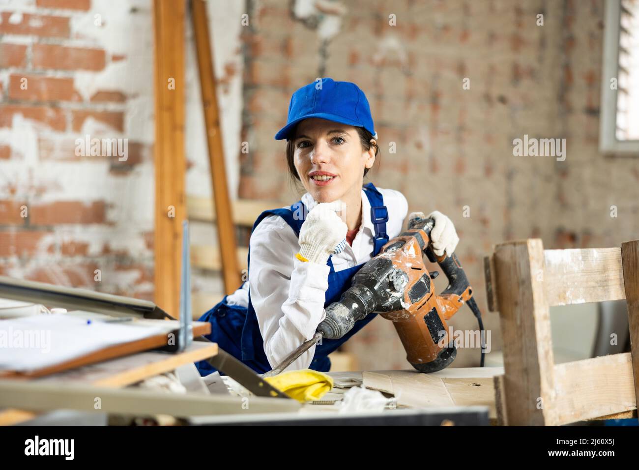 Demolition worker woman hi-res stock photography and images - Alamy