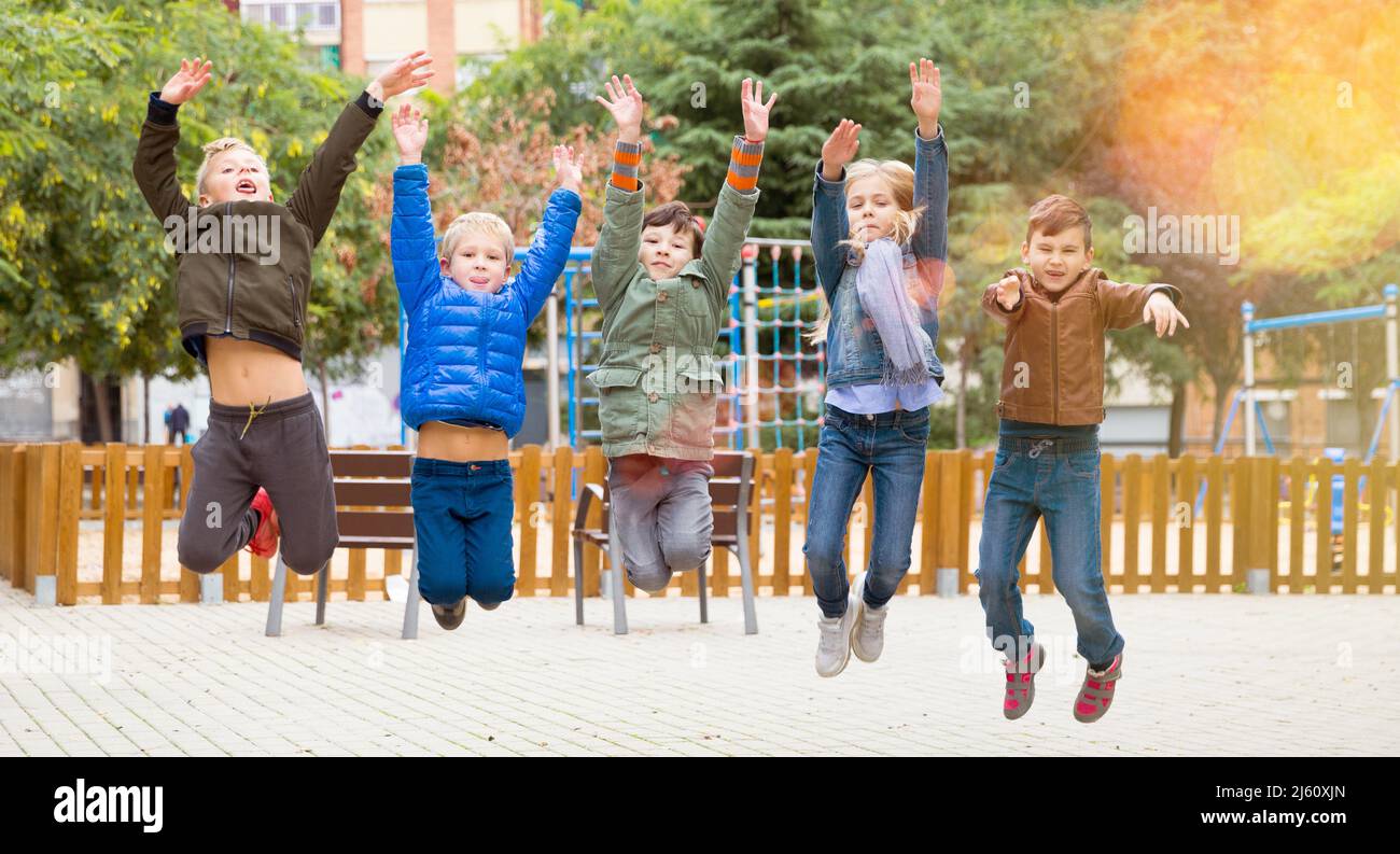 Happy kids jumping Stock Photo - Alamy