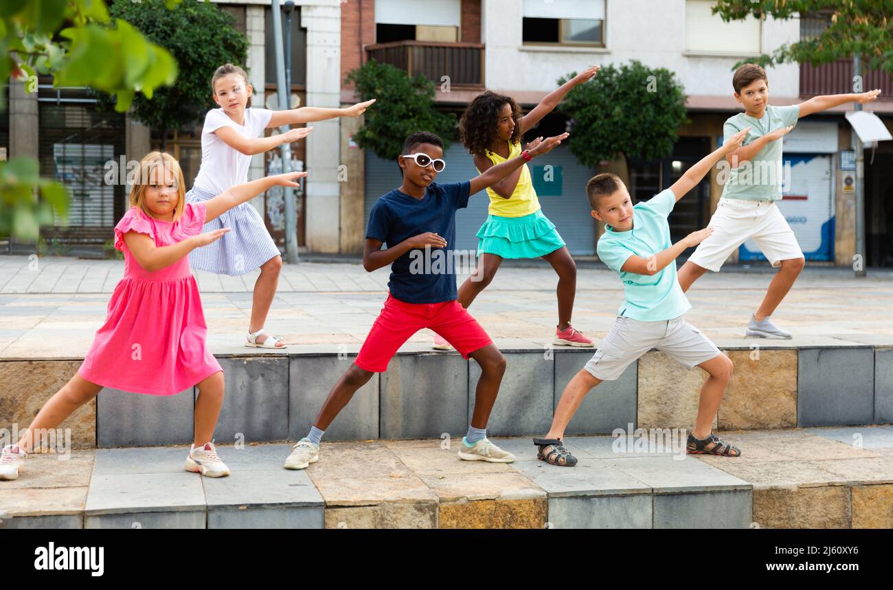 Dance african american kids hi-res stock photography and images - Alamy