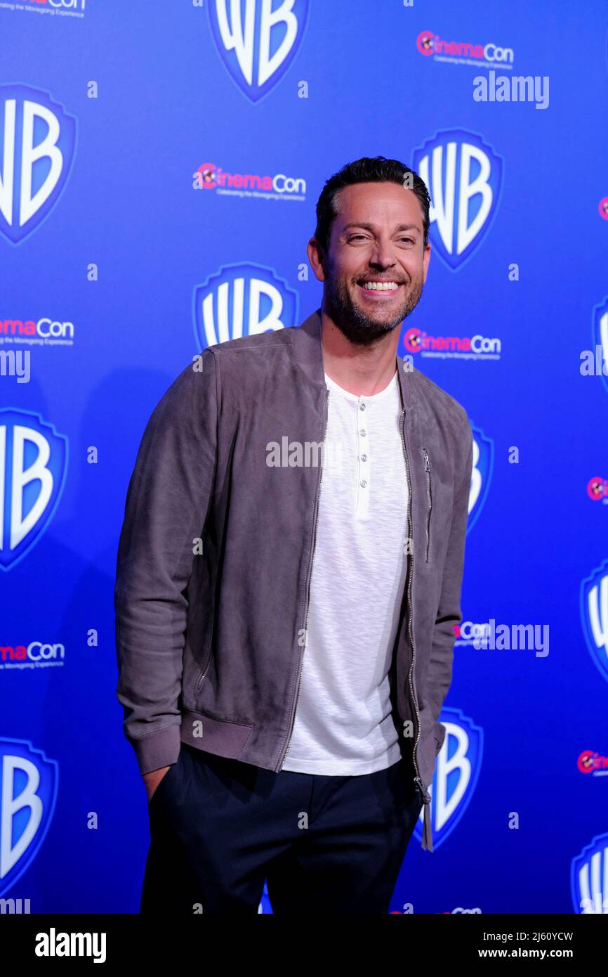 Zachary levi 2022 hi-res stock photography and images - Alamy