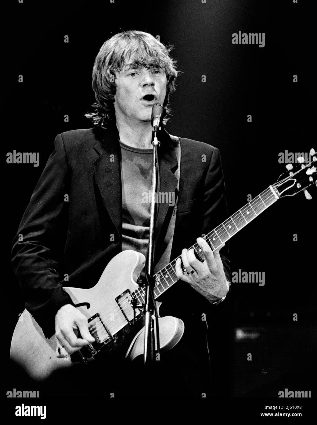 Gold guitar icon Black and White Stock Photos & Images - Alamy