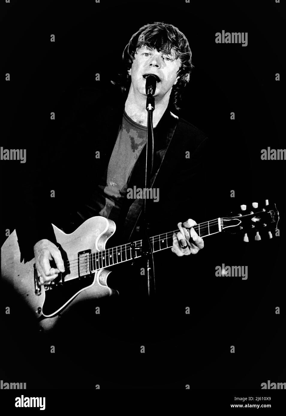 Dave Edmonds perform on Solid Gold in 1983 Credit: Ron Wolfson ...