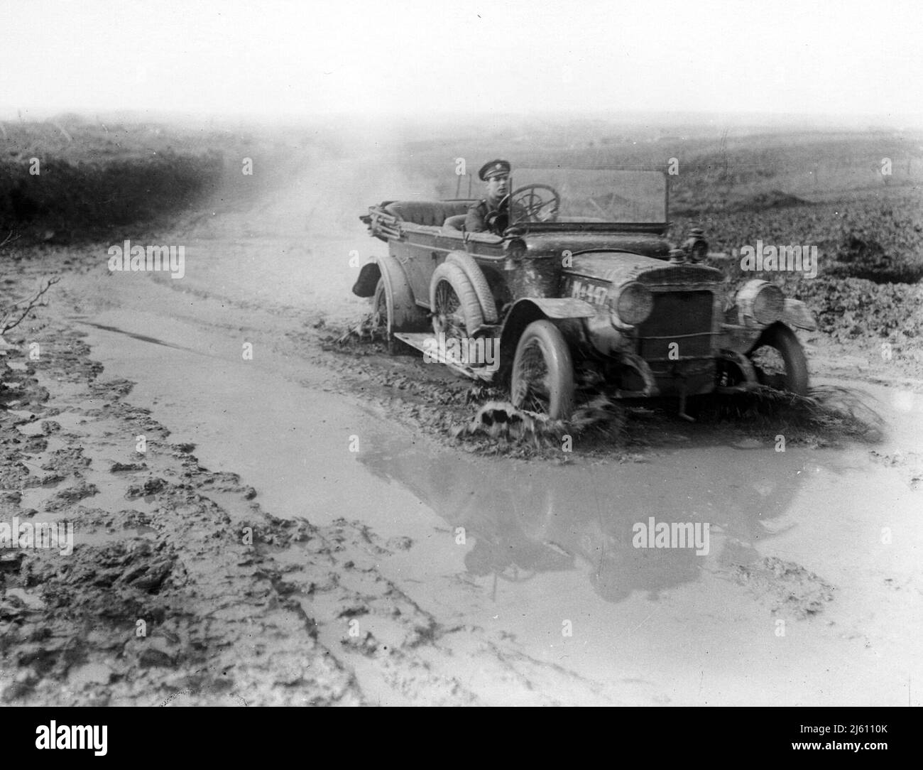A car driving through deep mud on the Western Front during WW1 Stock ...