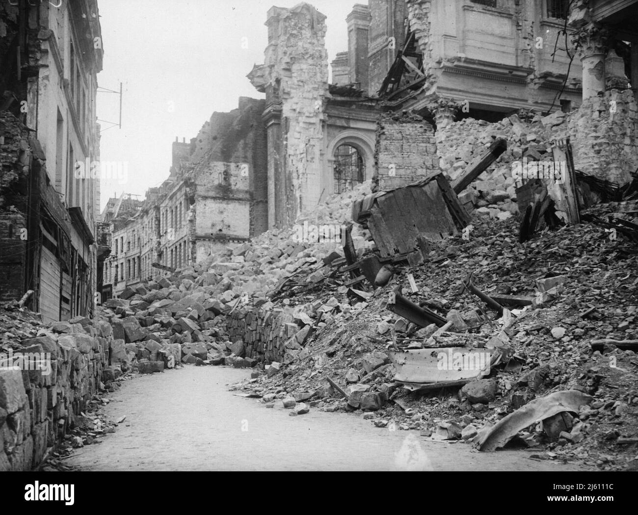 Street outside the Cathedral, Arras after its destruction during WW1 ...