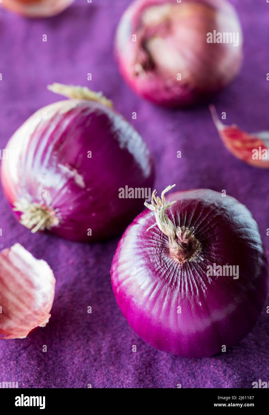 Purple red skin onions hi-res stock photography and images - Alamy