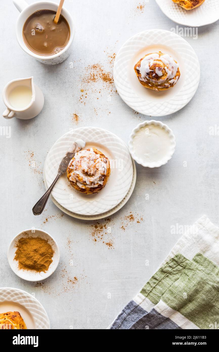 Top down view plates hi-res stock photography and images - Alamy