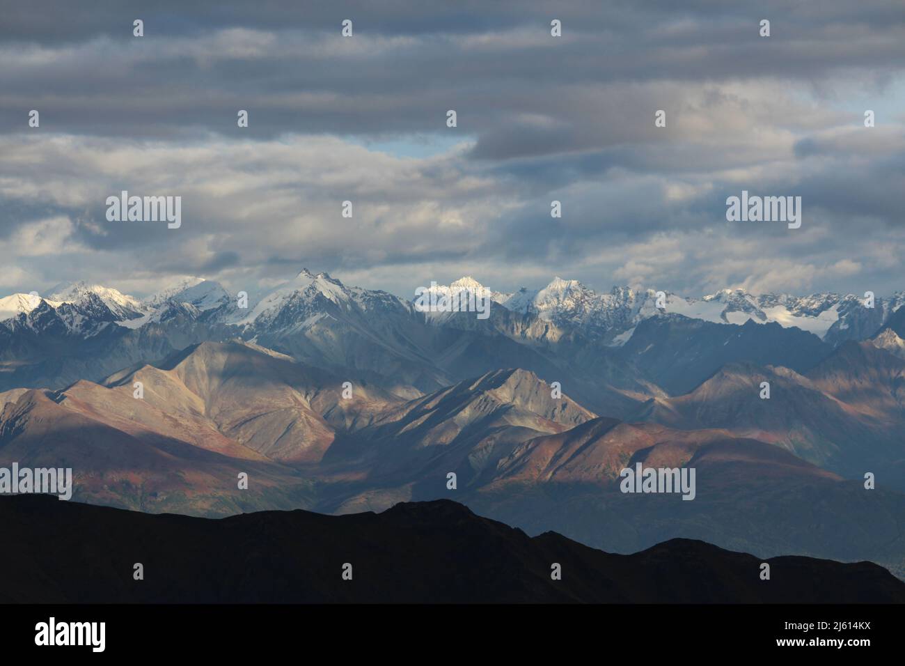 Alaskan mountain range Stock Photo - Alamy