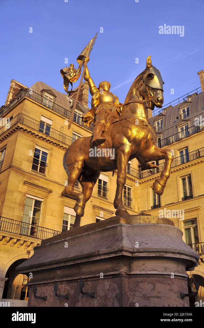 Place des pyramides hi-res stock photography and images - Alamy